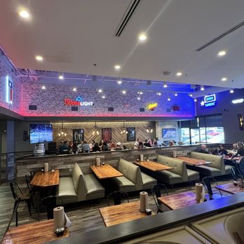 THE HEIGHTS PIZZERIA AND DRAFTHOUSE - Updated August 2024 - 38 Photos ...