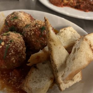 CRUST SIMPLY ITALIAN - 490 Photos & 559 Reviews - 10 N San Marcos Pl ...
