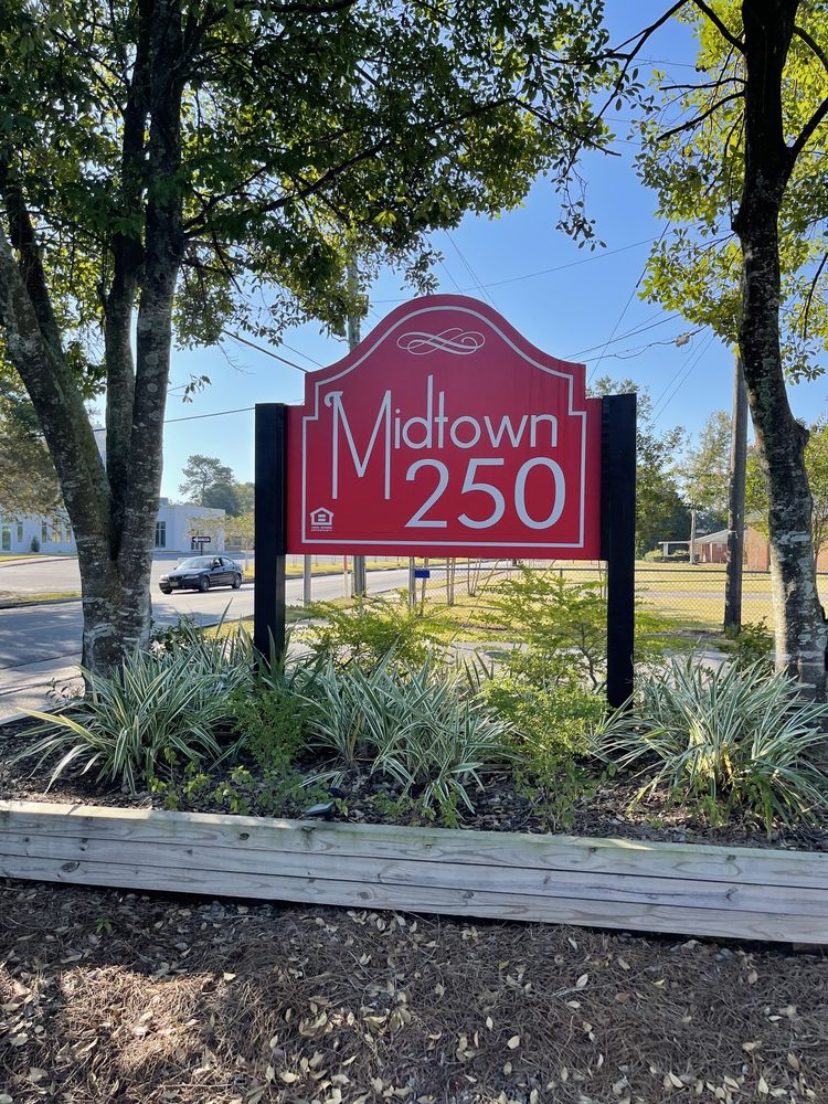 MIDTOWN 250 APARTMENTS - Updated January 2025 - 18 Photos - 250 S Sage ...