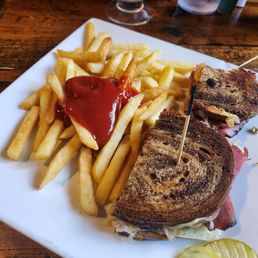 THE CATTY CORNER - Updated December 2025 - 10 Photos & 13 Reviews - 394 ...