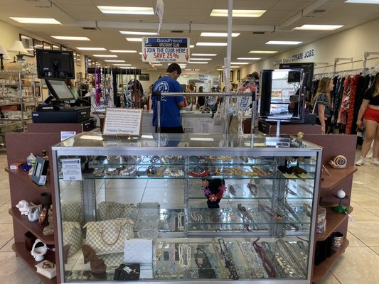 GOODWILL BOCA BOUTIQUE & DONATION CENTER - 30 Photos & 31 Reviews ...