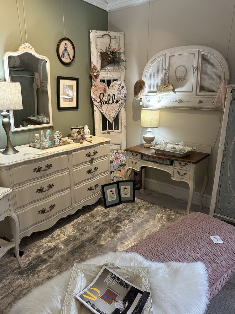 LORI’S PATINA - Updated January 2026 - 5785 Lower York Rd, New Hope ...