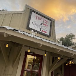 THE TIN TOP RESTAURANT AND OYSTER BAR - Updated December 2024 - 438 ...