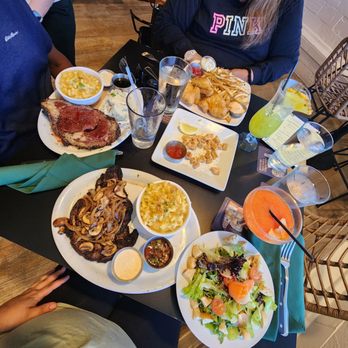 LANTERNS RESTAURANT AND TAVERN - Updated May 2024 - 245 Photos & 90 ...