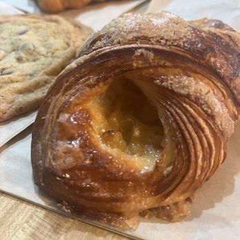 CRÈME BAKERY - Updated June 2025 - 515 Photos & 506 Reviews - 116 N ...