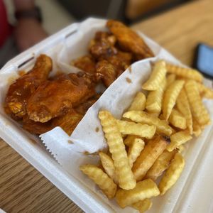 COUNTRY WINGS - Updated January 2025 - 22 Photos - 3754 Victory Dr ...