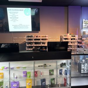 RELEAF SHOP - Updated July 2024 - 51 Photos & 38 Reviews - 1114 ...