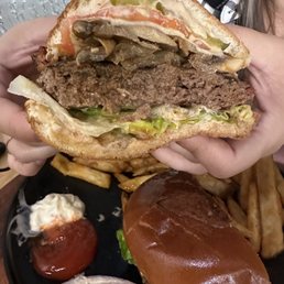 ALASKAN BURGER & BREW - 55 Photos & 61 Reviews - 5121 Arctic Blvd ...