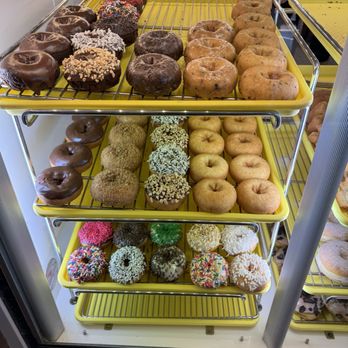 DAWN DONUTS - Updated August 2025 - 211 Photos & 96 Reviews - 1020 S ...