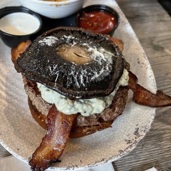 RADIUS - 155 Photos & 168 Reviews - 15 E Lincolnway, Valparaiso ...