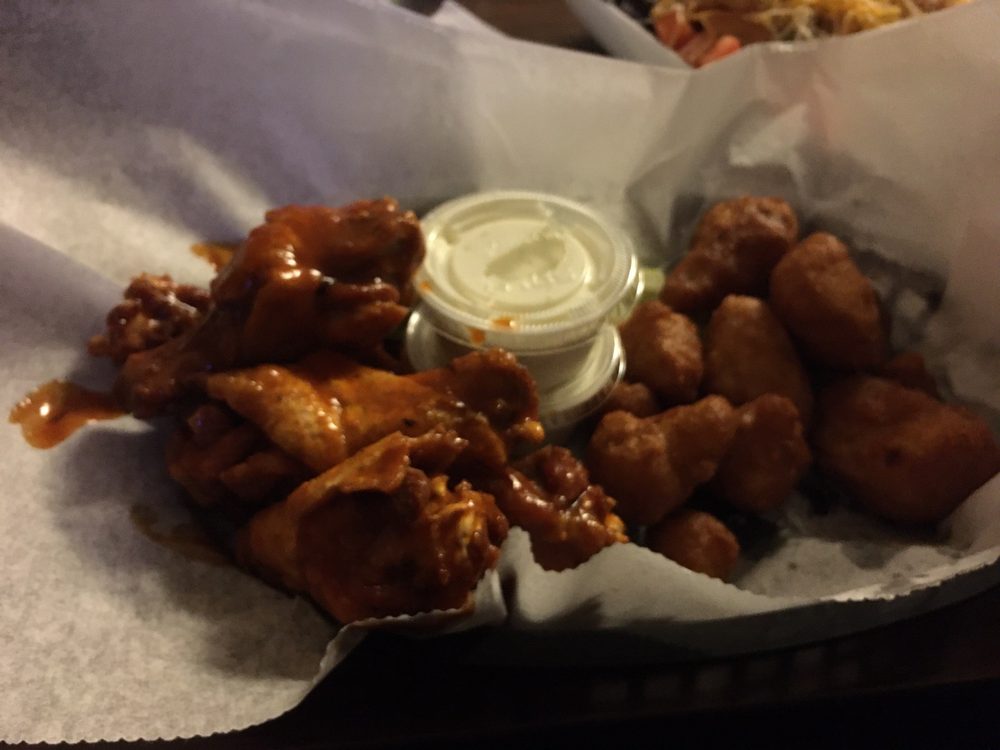 ALLIGER’S HOUSE OF WINGS - 25 Photos & 57 Reviews - 201 Spring St ...