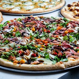 CANNOLI KITCHEN PIZZA - Updated December 2025 - 180 Photos & 252 ...