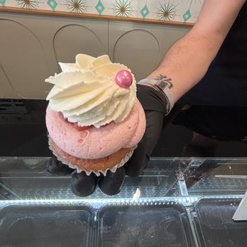 DOS CHRIS’ BAKERY & CHARCUTERIE - Updated August 2025 - 207 Photos ...