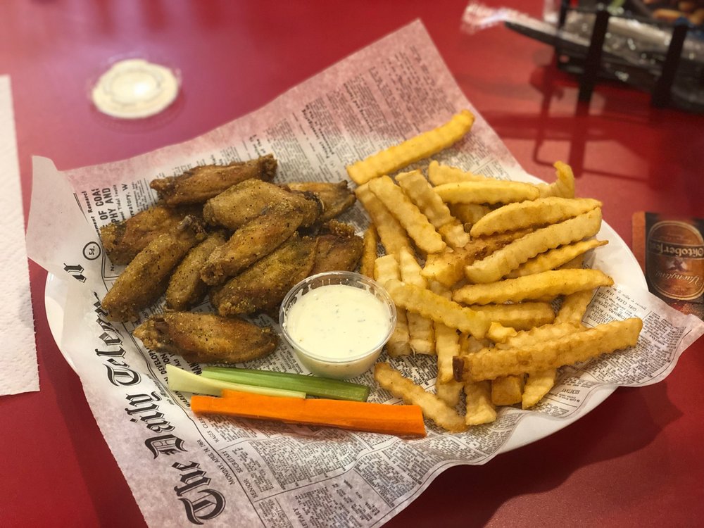 WORLD OF WINGS - 10 Photos & 32 Reviews - American (Traditional) - 5340 ...