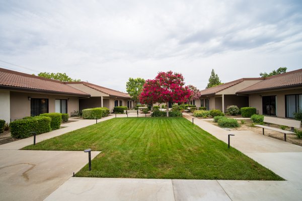 PARK VISALIA ASSISTED LIVING & MEMORY CARE - 32 Photos - 3939 W Walnut ...