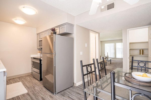 TORREY RIDGE - Updated January 2026 - 11 Photos - 222 S Clovis Ave ...