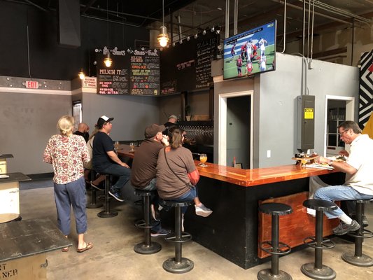 RELENTLESS BREWING - 193 Photos & 80 Reviews - 42030 Avenida Alvarado ...