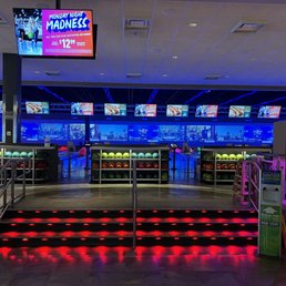 MAIN EVENT HOFFMAN ESTATES - Updated December 2024 - 145 Photos & 240 ...