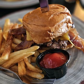 BOOKMAKERS BURGERS BOURBON BREWS - Updated October 2025 - 173 Photos ...