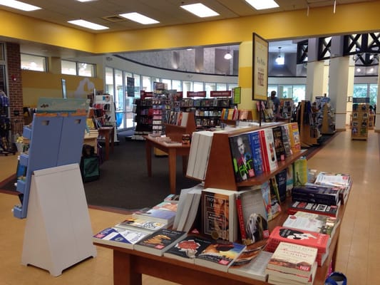 UNIVERSITY OF CENTRAL FLORIDA BOOKSTORE - Updated August 2025 - 4000 ...