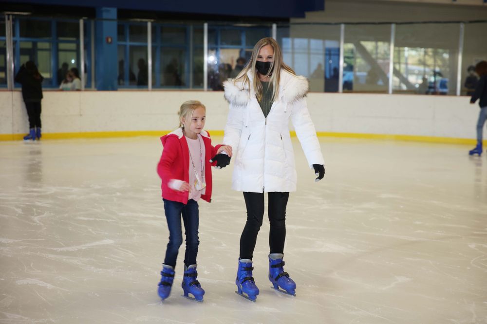 THE CUBE ICE AND ENTERTAINMENT CENTER - 52 Photos & 27 Reviews - 27745 ...