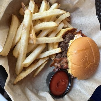 HUNGRY PALATE BAR & GRILL - Updated July 2024 - 91 Photos & 45 Reviews ...