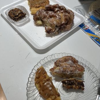 HELFER’S PASTRIES & DELI CAFE - Updated December 2025 - 68 Photos & 70 ...