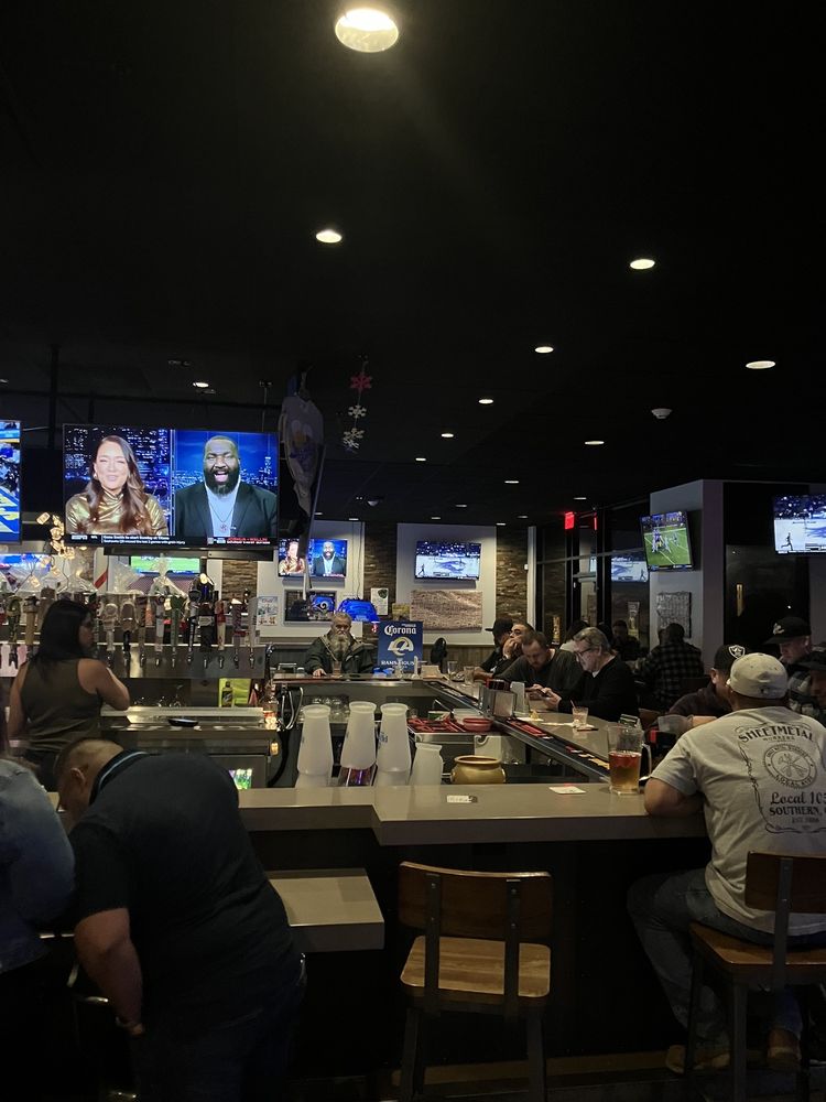 SPECTATORS SPORTS BAR - Updated January 2026 - 74 Photos & 94 Reviews ...