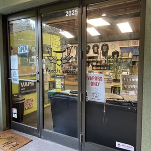 GENERAL SMOKE SHOP - Updated December 2025 - 17 Reviews - 4-1621 Kuhio ...