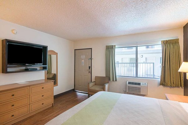 STUDIO INN - Updated September 2025 - 91 Photos & 36 Reviews - 13561 ...