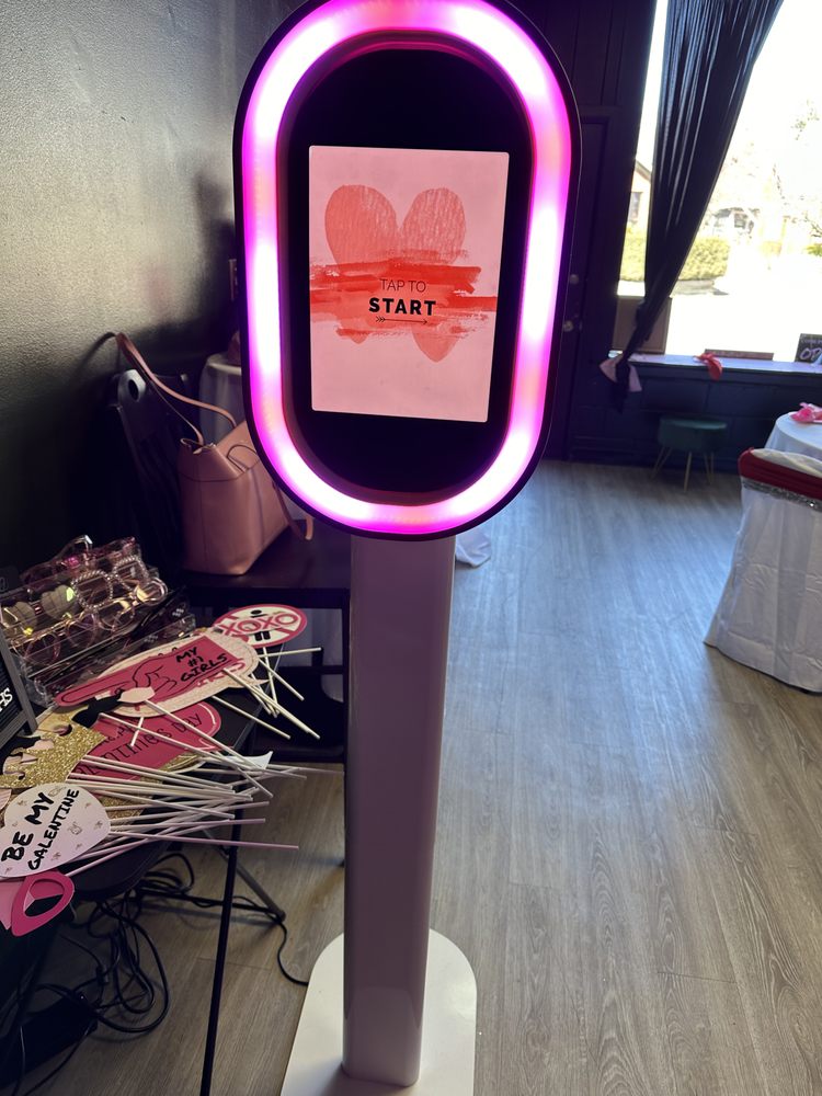 JUST FOTO BOOTHS - Request a Quote - Evansville, Indiana - Photo Booth ...