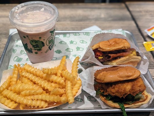 SHAKE SHACK KIERLAND COMMONS - 297 Photos & 245 Reviews - 15030 N ...
