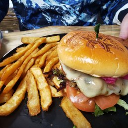 ALASKAN BURGER & BREW - Updated October 2025 - 141 Photos & 160 Reviews ...