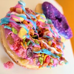 ROBIN’S SNOWFLAKE DONUTS & CAFE - Updated May 2025 - 659 Photos & 289 ...