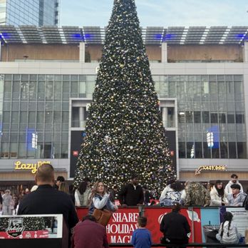 LA KINGS HOLIDAY ICE - LA LIVE - Updated January 2026 - 326 Photos & 62 ...