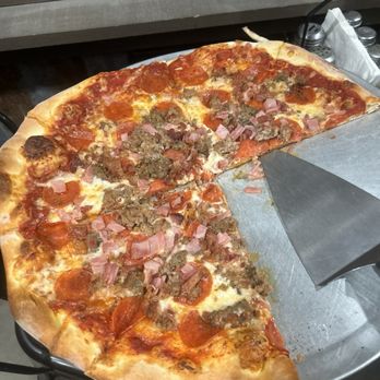 TOMMY GUNS PIZZERIA - Updated July 2025 - 30 Photos & 49 Reviews - 3745 ...
