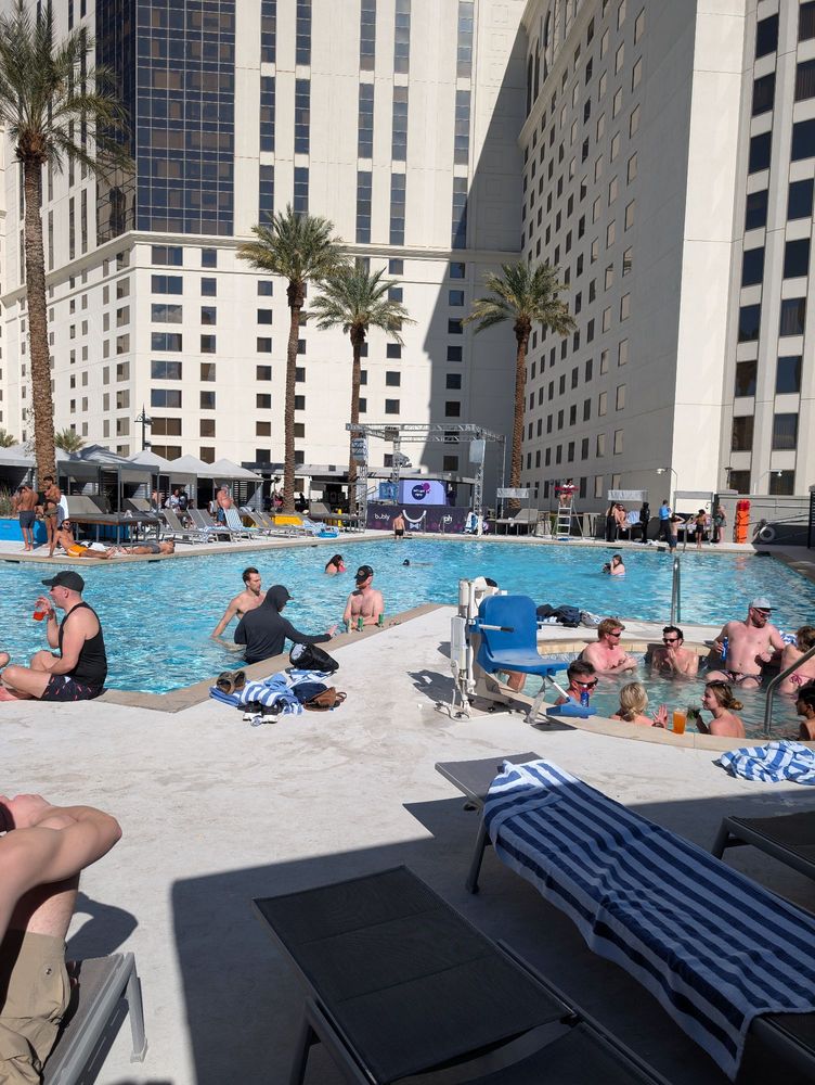 THE SCENE POOL DECK - Updated December 2025 - 126 Photos & 90 Reviews ...