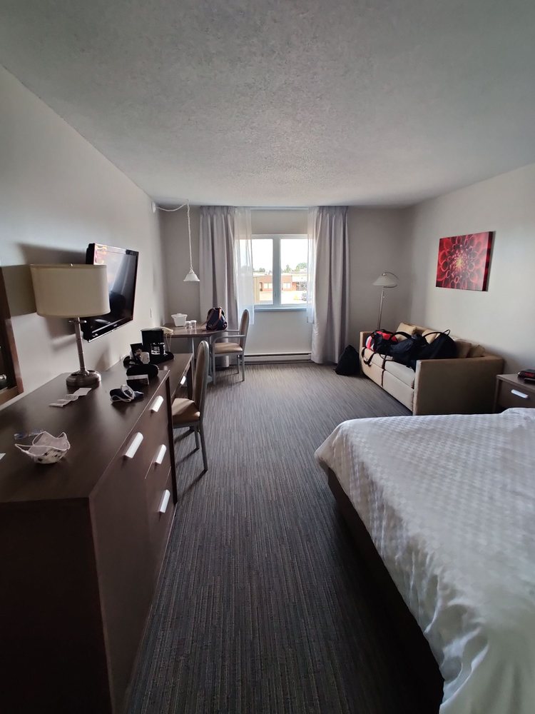 HÔTEL CHÂTEAU ROBERVAL - Updated September 2024 - Roberval, Quebec ...