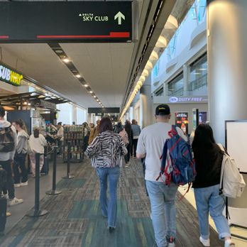 MIAMI INTERNATIONAL AIRPORT - CONCOURSE H - Updated July 2025 - 39 ...