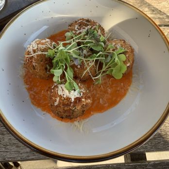 KNOWLTON HOUSE DISTILLERY - Updated September 2025 - 93 Photos & 35 ...