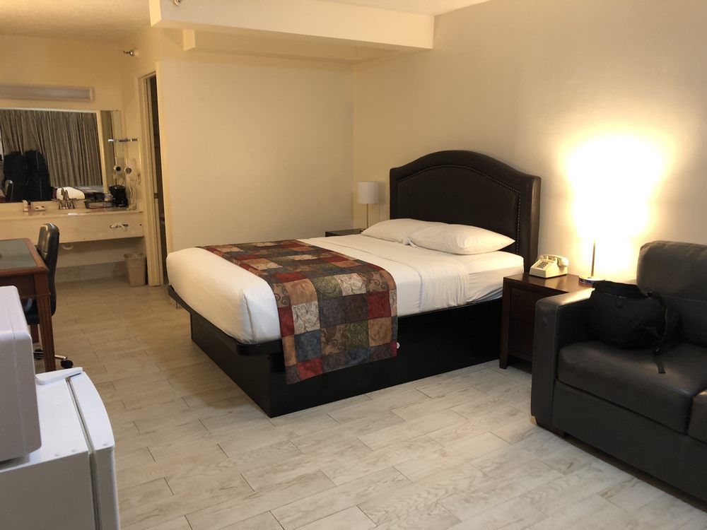 SIMPLE REWARDS INN - Updated March 2025 - 13 Reviews - 200 Museum St ...