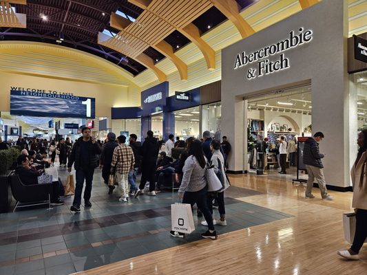 VAUGHAN MILLS - Updated January 2026 - 265 Photos & 184 Reviews - 1 ...