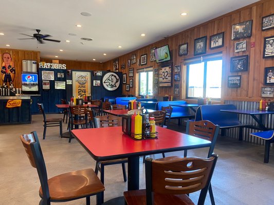 RAYZOR’S DAWG HOUSE - Updated December 2025 - 54 Photos & 41 Reviews ...