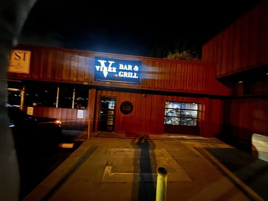 VIBEZ BAR & GRILL - Updated November 2025 - 21 Photos - 1895 Triplett ...