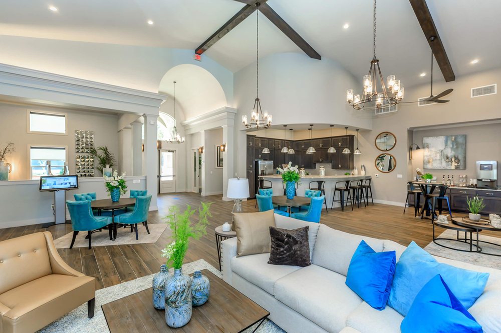 VANTAGE AT CONROE - Updated April 2025 - 11 Photos - 2086 Porter Rd ...