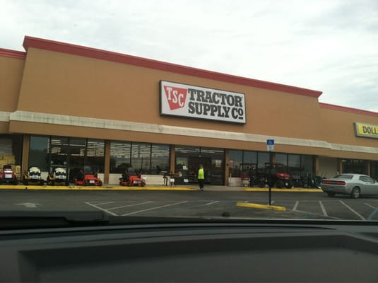 TRACTOR SUPPLY - Updated December 2025 - 10 Reviews - 320 James Lee ...