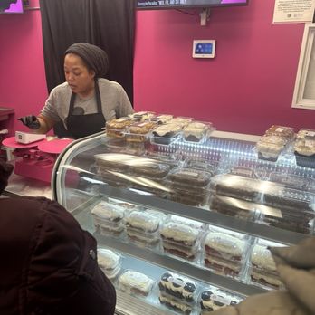 POOKIE CRACK CAKES - Updated May 2025 - 145 Photos & 36 Reviews - 105 E 47th St, Chicago ...