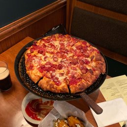 BURGH’S PIZZA & WING PUB - Updated December 2025 - 200 Photos & 293 ...