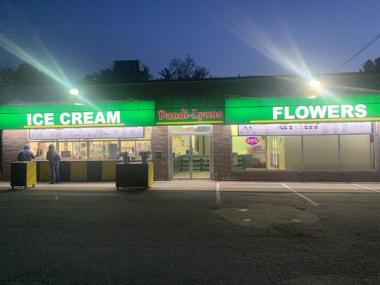 DANDI-LYONS - Updated September 2025 - 16 Reviews - 2119 Main St ...