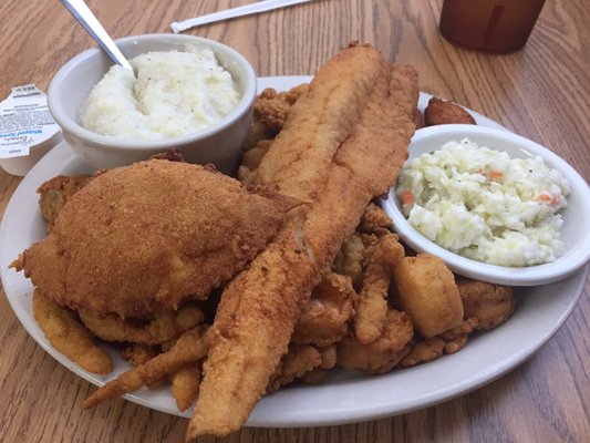 LOWCOUNTRY SEAFOOD - Updated September 2024 - 25 Photos & 20 Reviews ...